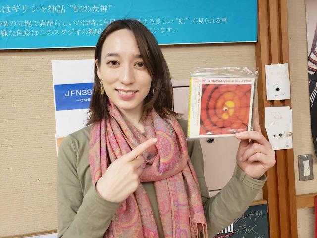 simple style －オヒルノオト－|今日の華恵さんの音声コンテンツは、スピッツのMVに出てます！！|AuDee（オーディー） | 音声コンテンツプラットフォーム